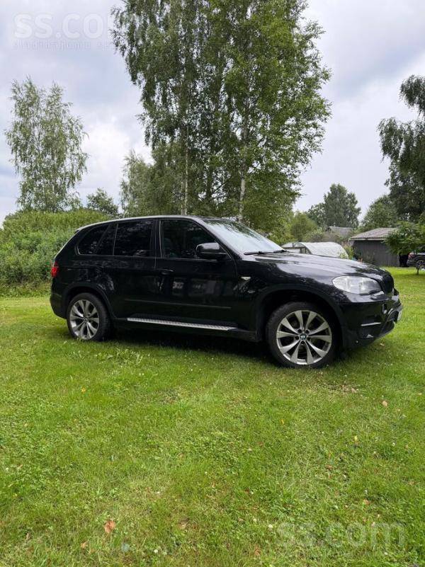 Melns BMW X5 2010 Rīga, ar dzinēja tilpumu 3.00 L un nobraukumu 393 tūkst. km par 7900 €, foto 3 vietnē AUTOMOTO.COM.LV