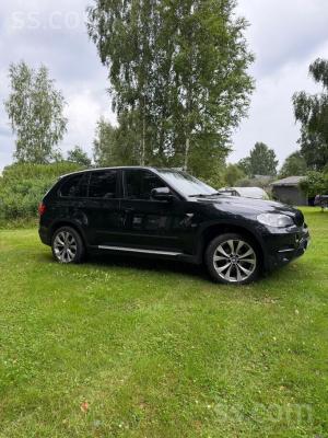 Melns BMW X5 2010 Rīga, ar dzinēja tilpumu 3.00 L un nobraukumu 393 tūkst. km par 7900 €, foto 4 vietnē AUTOMOTO.COM.LV