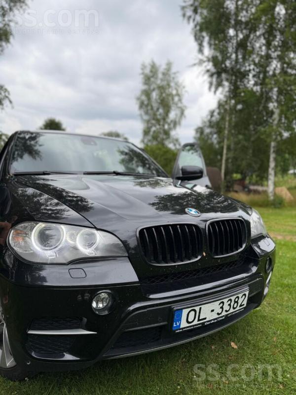 Melns BMW X5 2010 Rīga, ar dzinēja tilpumu 3.00 L un nobraukumu 393 tūkst. km par 7900 €, foto 4 vietnē AUTOMOTO.COM.LV