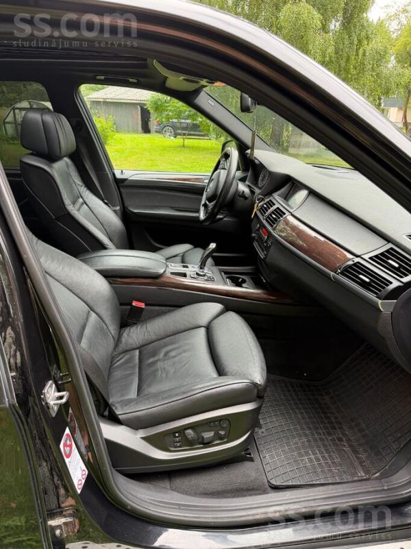 Melns BMW X5 2010 Rīga, ar dzinēja tilpumu 3.00 L un nobraukumu 393 tūkst. km par 7900 €, foto 6 vietnē AUTOMOTO.COM.LV