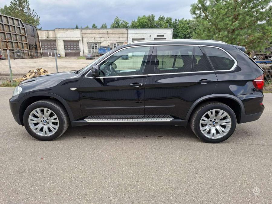 Melns BMW X5 2010 Ukmergė, ar dzinēja tilpumu 2.99 L un nobraukumu 339 tūkst. km par 10000 €, foto 3 vietnē AUTOMOTO.COM.LV