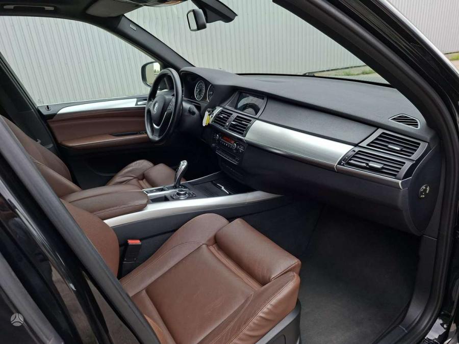 Melns BMW X5 2010 Ukmergė, ar dzinēja tilpumu 2.99 L un nobraukumu 339 tūkst. km par 10000 €, foto 11 vietnē AUTOMOTO.COM.LV