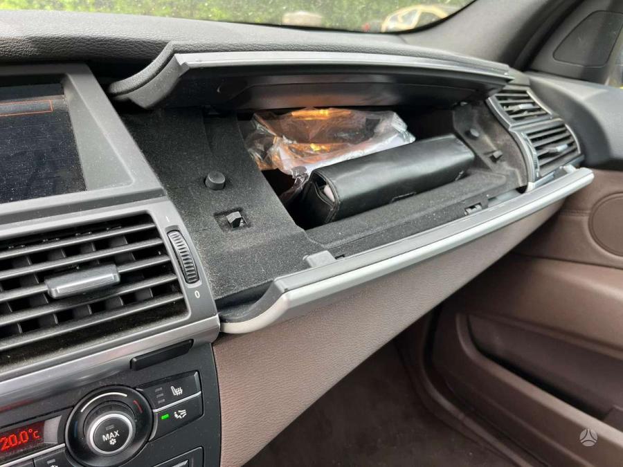Melns BMW X5 2010 Plungė, ar dzinēja tilpumu 2.99 L un nobraukumu 253 tūkst. km par 8450 €, foto 13 vietnē AUTOMOTO.COM.LV