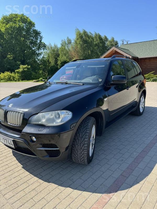 Melns BMW X5 2010 Rīga, ar dzinēja tilpumu 3.00 L un nobraukumu 282 tūkst. km par 9300 €, foto 5 vietnē AUTOMOTO.COM.LV