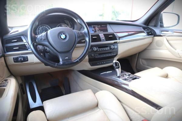 Black BMW X5 2010 in Riga, with an engine capacity of 3.00 L and mileage of 368 thousand km for 9995 €, photo 7 on AUTOMOTO.COM.LV
