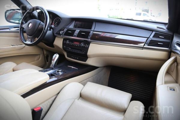 Black BMW X5 2010 in Riga, with an engine capacity of 3.00 L and mileage of 368 thousand km for 9995 €, photo 10 on AUTOMOTO.COM.LV