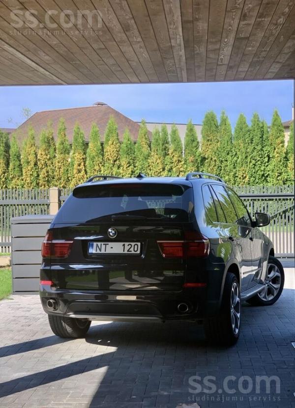 Black BMW X5 2010 in Riga, with an engine capacity of 3.00 L and mileage of 176 thousand km for 13500 €, photo 3 on AUTOMOTO.COM.LV