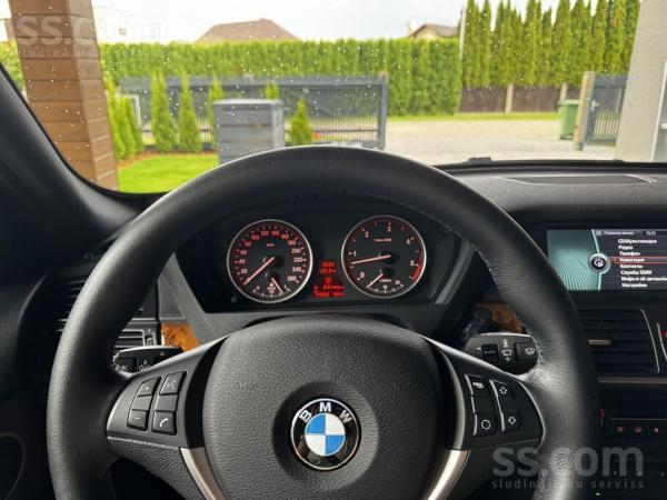 Black BMW X5 2010 in Riga, with an engine capacity of 3.00 L and mileage of 176 thousand km for 13500 €, photo 9 on AUTOMOTO.COM.LV