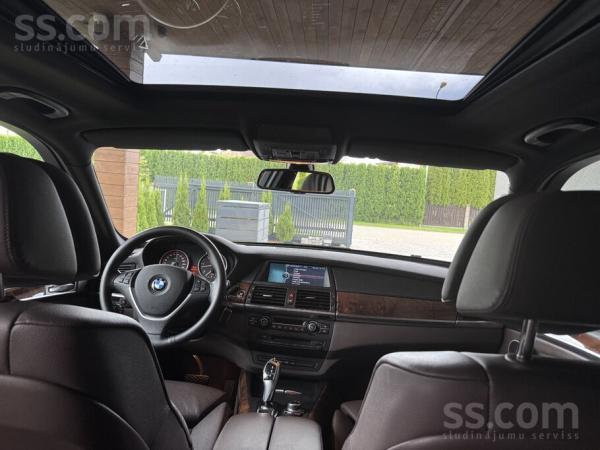 Black BMW X5 2010 in Riga, with an engine capacity of 3.00 L and mileage of 176 thousand km for 13500 €, photo 10 on AUTOMOTO.COM.LV