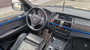 Black BMW X5 2010 in Kaunas, with an engine capacity of 2.99 L and mileage of 306 thousand km for 7450 €, photo 9 on AUTOMOTO.COM.LV
