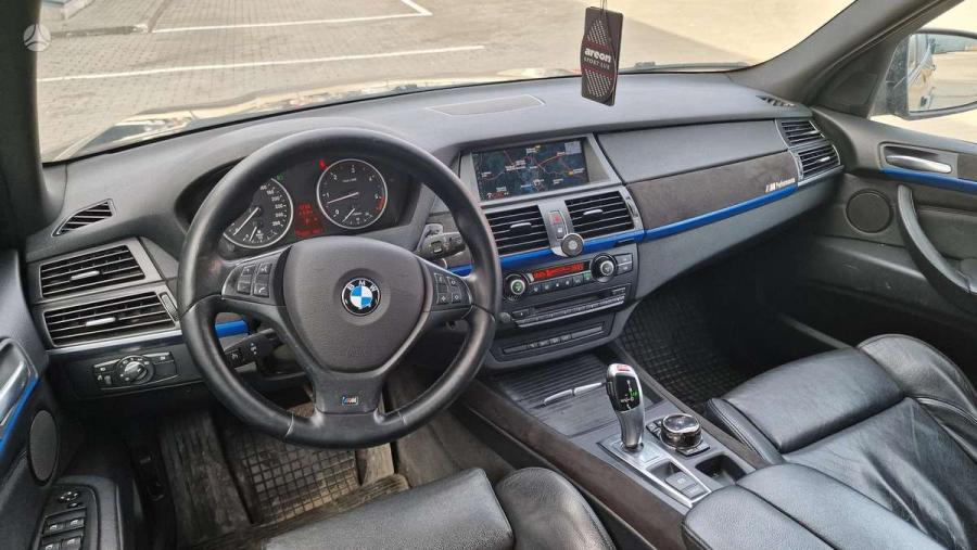 Black BMW X5 2010 in Kaunas, with an engine capacity of 2.99 L and mileage of 306 thousand km for 7450 €, photo 10 on AUTOMOTO.COM.LV