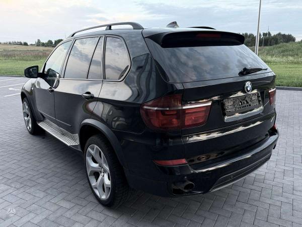 Black BMW X5 2010 in Siauliai, with an engine capacity of 2.99 L and mileage of 370 thousand km for 7700 €, photo 7 on AUTOMOTO.COM.LV