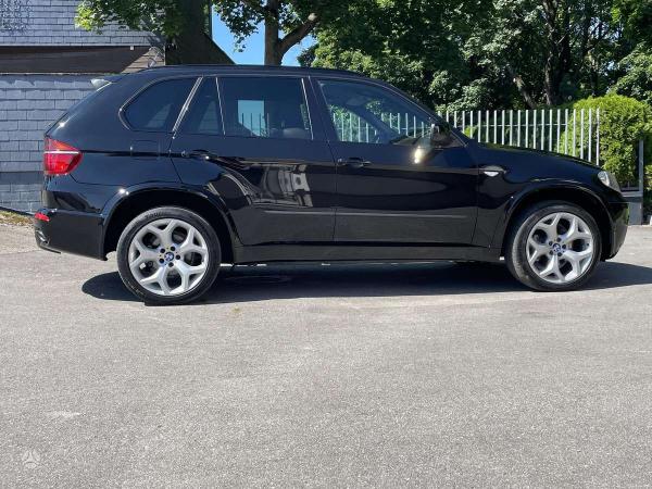 Black BMW X5 2010 in Marijampole, with an engine capacity of 3.00 L and mileage of 204 thousand km for 11950 €, photo 9 on AUTOMOTO.COM.LV