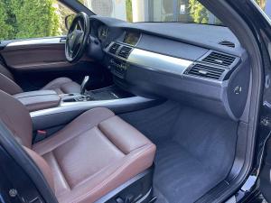Melns BMW X5 2010 Marijampole, ar dzinēja tilpumu 3.00 L un nobraukumu 204 tūkst. km par 11950 €, foto 17 vietnē AUTOMOTO.COM.LV