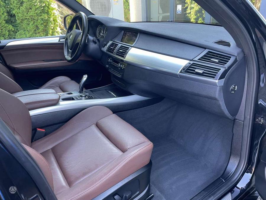 Melns BMW X5 2010 Marijampole, ar dzinēja tilpumu 3.00 L un nobraukumu 204 tūkst. km par 11950 €, foto 17 vietnē AUTOMOTO.COM.LV