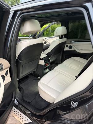 Melns BMW X5 2010 Rīga, ar dzinēja tilpumu 3.00 L un nobraukumu 288 tūkst. km par 12000 €, foto 10 vietnē AUTOMOTO.COM.LV