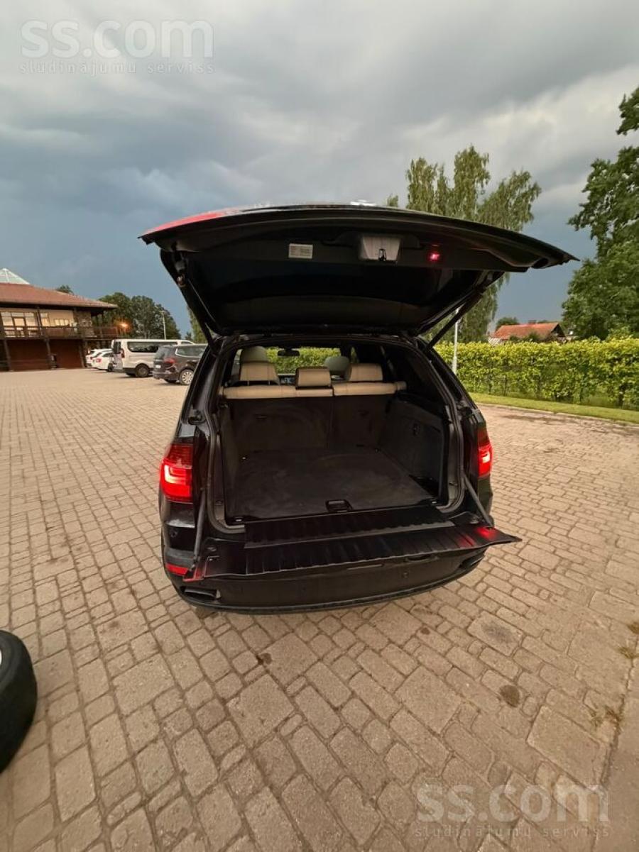 Melns BMW X5 2010 Rīga, ar dzinēja tilpumu 3.00 L un nobraukumu 288 tūkst. km par 12000 €, foto 20 vietnē AUTOMOTO.COM.LV