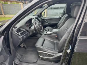 Black BMW X5 2010 in Jelgava, with an engine capacity of 3.00 L and mileage of 309 thousand km for 10200 €, photo 11 on AUTOMOTO.COM.LV