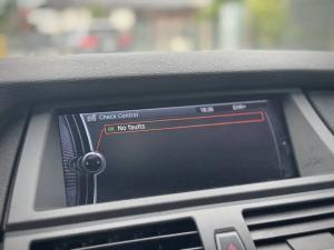 Black BMW X5 2010 in Jelgava, with an engine capacity of 3.00 L and mileage of 309 thousand km for 10200 €, photo 21 on AUTOMOTO.COM.LV