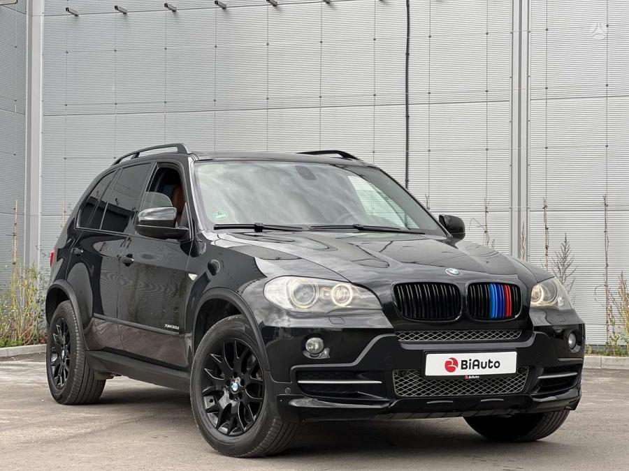 Black BMW X5 2010 in Utena, with an engine capacity of 2.99 L and mileage of 335 thousand km for 8950 €, photo 1 on AUTOMOTO.COM.LV