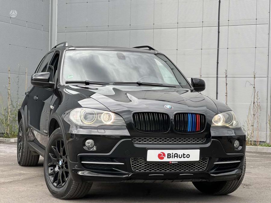 Black BMW X5 2010 in Utena, with an engine capacity of 2.99 L and mileage of 335 thousand km for 8950 €, photo 5 on AUTOMOTO.COM.LV