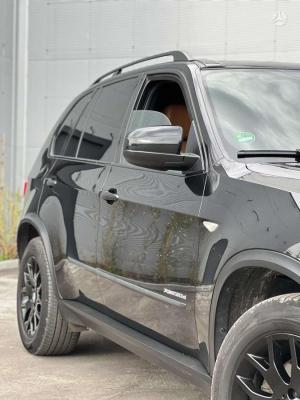 Black BMW X5 2010 in Utena, with an engine capacity of 2.99 L and mileage of 335 thousand km for 8950 €, photo 7 on AUTOMOTO.COM.LV