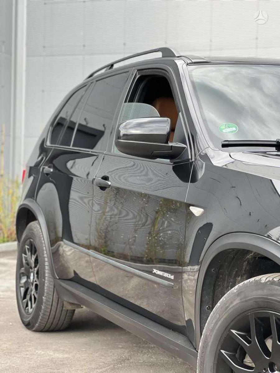 Black BMW X5 2010 in Utena, with an engine capacity of 2.99 L and mileage of 335 thousand km for 8950 €, photo 7 on AUTOMOTO.COM.LV