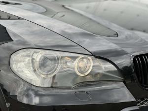 Black BMW X5 2010 in Utena, with an engine capacity of 2.99 L and mileage of 335 thousand km for 8950 €, photo 8 on AUTOMOTO.COM.LV