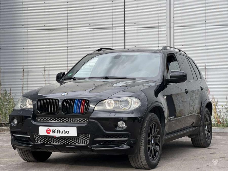Black BMW X5 2010 in Utena, with an engine capacity of 2.99 L and mileage of 335 thousand km for 8950 €, photo 9 on AUTOMOTO.COM.LV