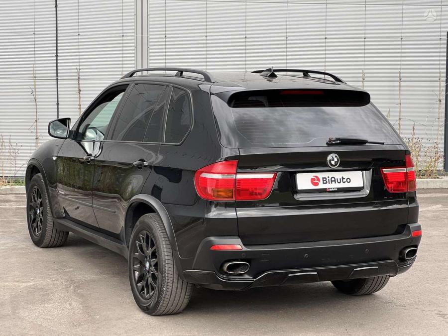 Black BMW X5 2010 in Utena, with an engine capacity of 2.99 L and mileage of 335 thousand km for 8950 €, photo 17 on AUTOMOTO.COM.LV