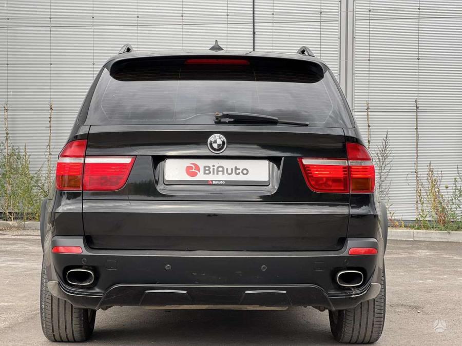 Black BMW X5 2010 in Utena, with an engine capacity of 2.99 L and mileage of 335 thousand km for 8950 €, photo 20 on AUTOMOTO.COM.LV