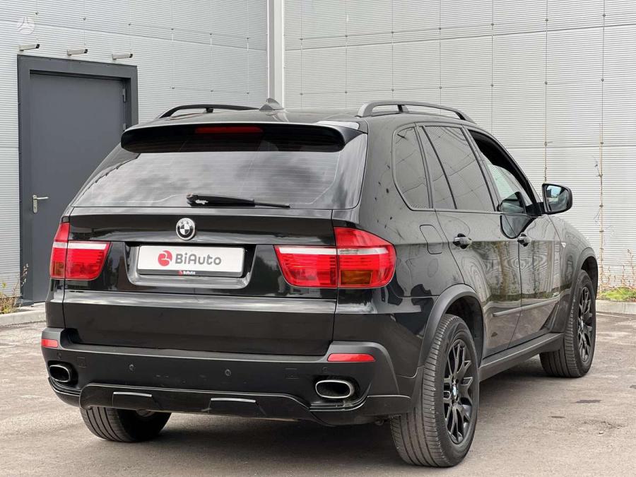Black BMW X5 2010 in Utena, with an engine capacity of 2.99 L and mileage of 335 thousand km for 8950 €, photo 21 on AUTOMOTO.COM.LV