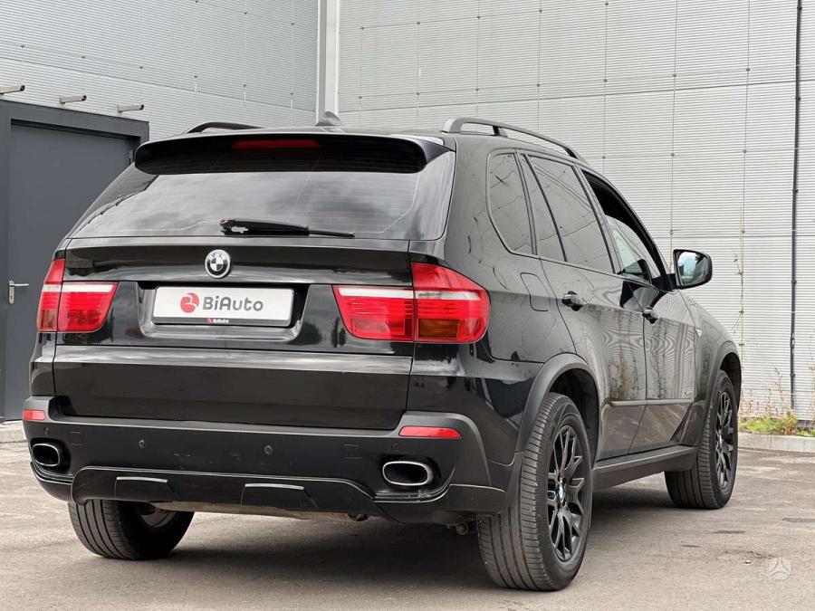 Black BMW X5 2010 in Utena, with an engine capacity of 2.99 L and mileage of 335 thousand km for 8950 €, photo 22 on AUTOMOTO.COM.LV