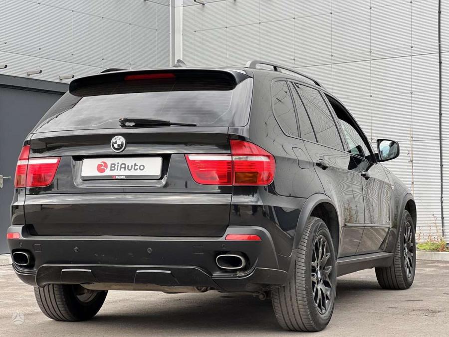 Black BMW X5 2010 in Utena, with an engine capacity of 2.99 L and mileage of 335 thousand km for 8950 €, photo 23 on AUTOMOTO.COM.LV