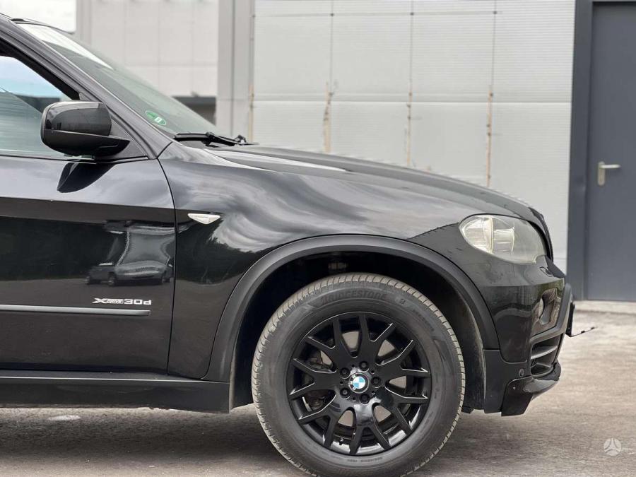 Black BMW X5 2010 in Utena, with an engine capacity of 2.99 L and mileage of 335 thousand km for 8950 €, photo 25 on AUTOMOTO.COM.LV