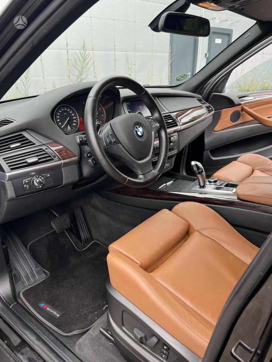 Black BMW X5 2010 in Utena, with an engine capacity of 2.99 L and mileage of 335 thousand km for 8950 €, photo 32 on AUTOMOTO.COM.LV