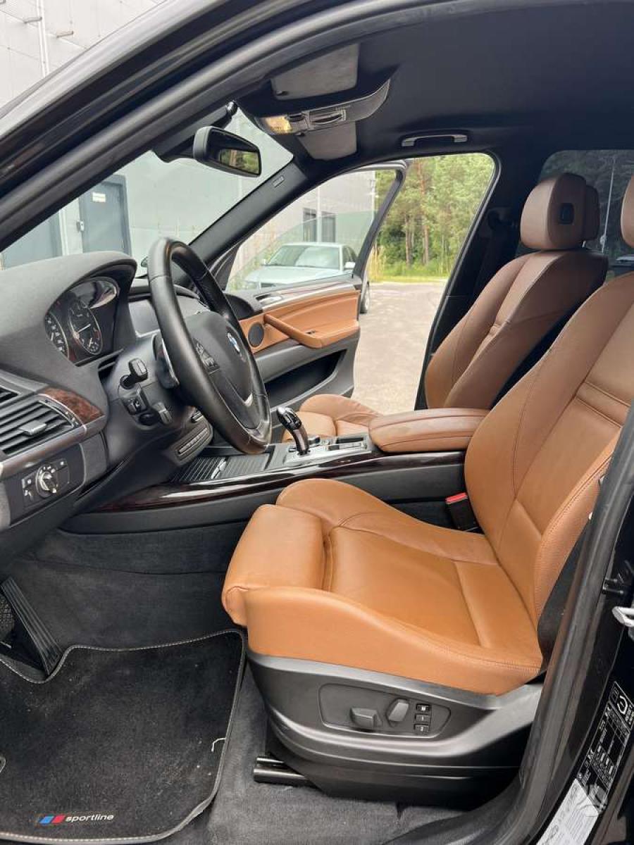 Black BMW X5 2010 in Utena, with an engine capacity of 2.99 L and mileage of 335 thousand km for 8950 €, photo 33 on AUTOMOTO.COM.LV