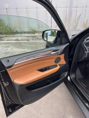 Black BMW X5 2010 in Utena, with an engine capacity of 2.99 L and mileage of 335 thousand km for 8950 €, photo 34 on AUTOMOTO.COM.LV