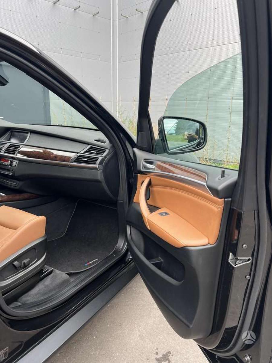 Black BMW X5 2010 in Utena, with an engine capacity of 2.99 L and mileage of 335 thousand km for 8950 €, photo 37 on AUTOMOTO.COM.LV