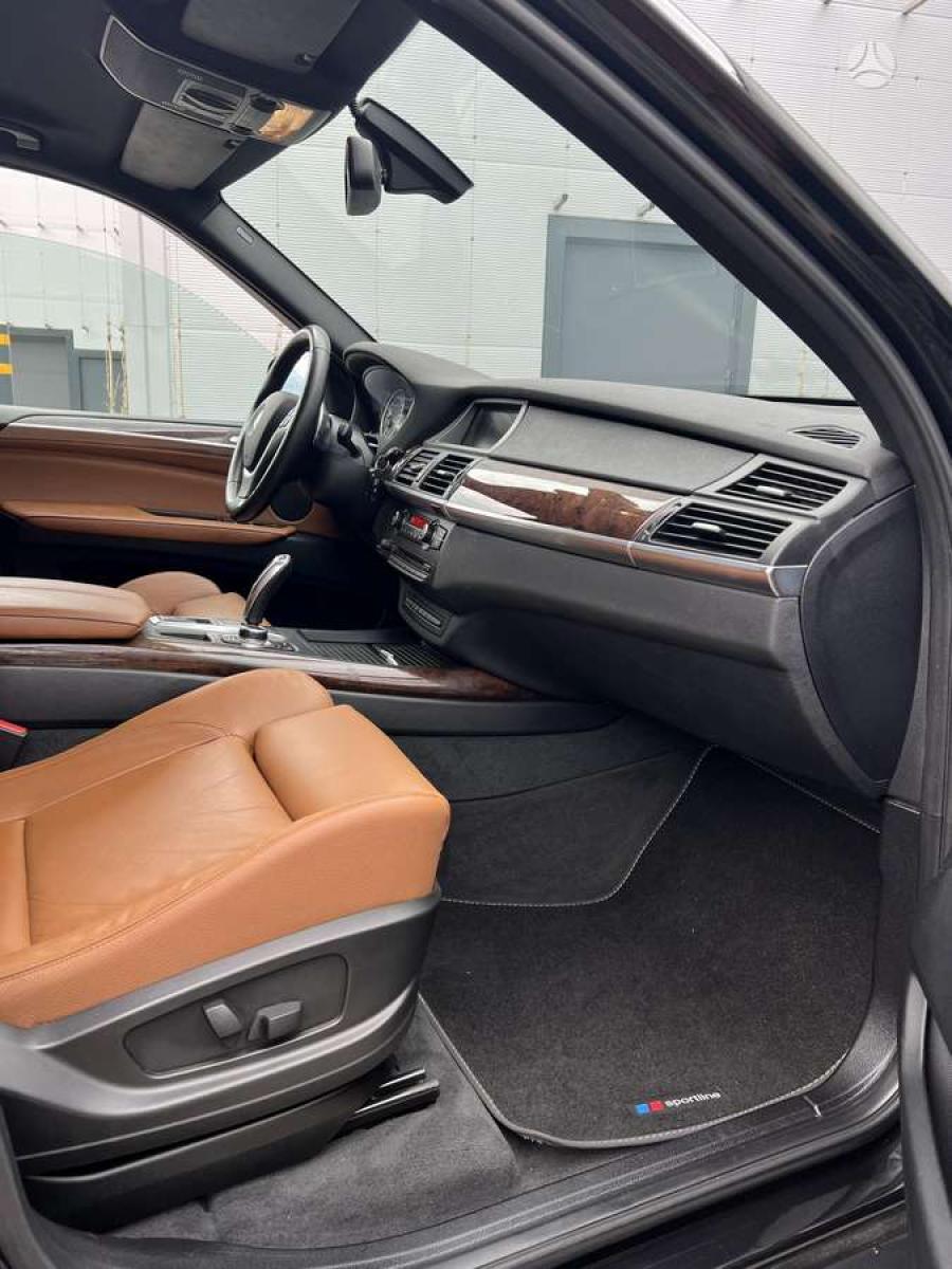 Black BMW X5 2010 in Utena, with an engine capacity of 2.99 L and mileage of 335 thousand km for 8950 €, photo 40 on AUTOMOTO.COM.LV