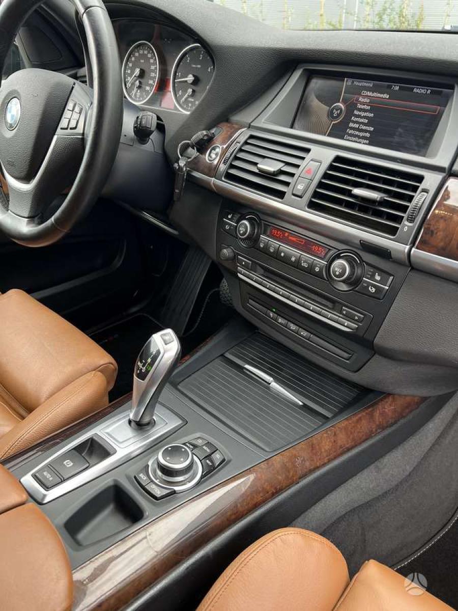 Black BMW X5 2010 in Utena, with an engine capacity of 2.99 L and mileage of 335 thousand km for 8950 €, photo 42 on AUTOMOTO.COM.LV