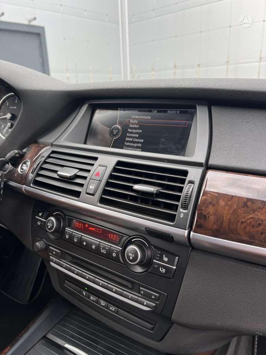 Black BMW X5 2010 in Utena, with an engine capacity of 2.99 L and mileage of 335 thousand km for 8950 €, photo 43 on AUTOMOTO.COM.LV
