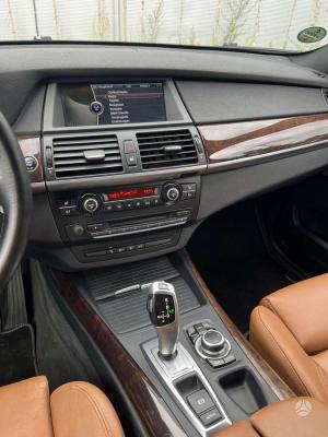 Black BMW X5 2010 in Utena, with an engine capacity of 2.99 L and mileage of 335 thousand km for 8950 €, photo 44 on AUTOMOTO.COM.LV