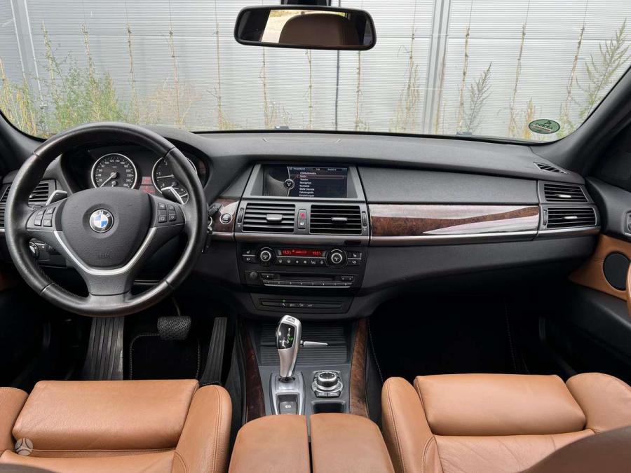 Black BMW X5 2010 in Utena, with an engine capacity of 2.99 L and mileage of 335 thousand km for 8950 €, photo 45 on AUTOMOTO.COM.LV