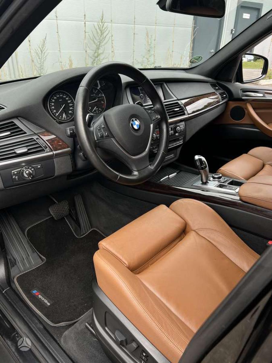 Black BMW X5 2010 in Utena, with an engine capacity of 2.99 L and mileage of 335 thousand km for 8950 €, photo 46 on AUTOMOTO.COM.LV