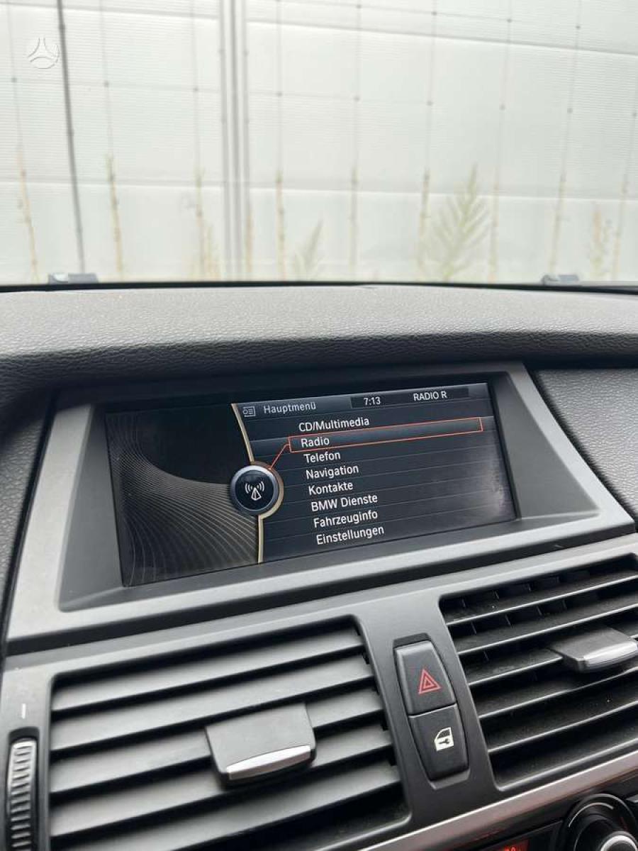 Black BMW X5 2010 in Utena, with an engine capacity of 2.99 L and mileage of 335 thousand km for 8950 €, photo 50 on AUTOMOTO.COM.LV