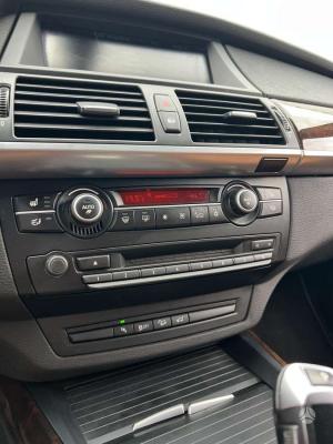 Black BMW X5 2010 in Utena, with an engine capacity of 2.99 L and mileage of 335 thousand km for 8950 €, photo 51 on AUTOMOTO.COM.LV