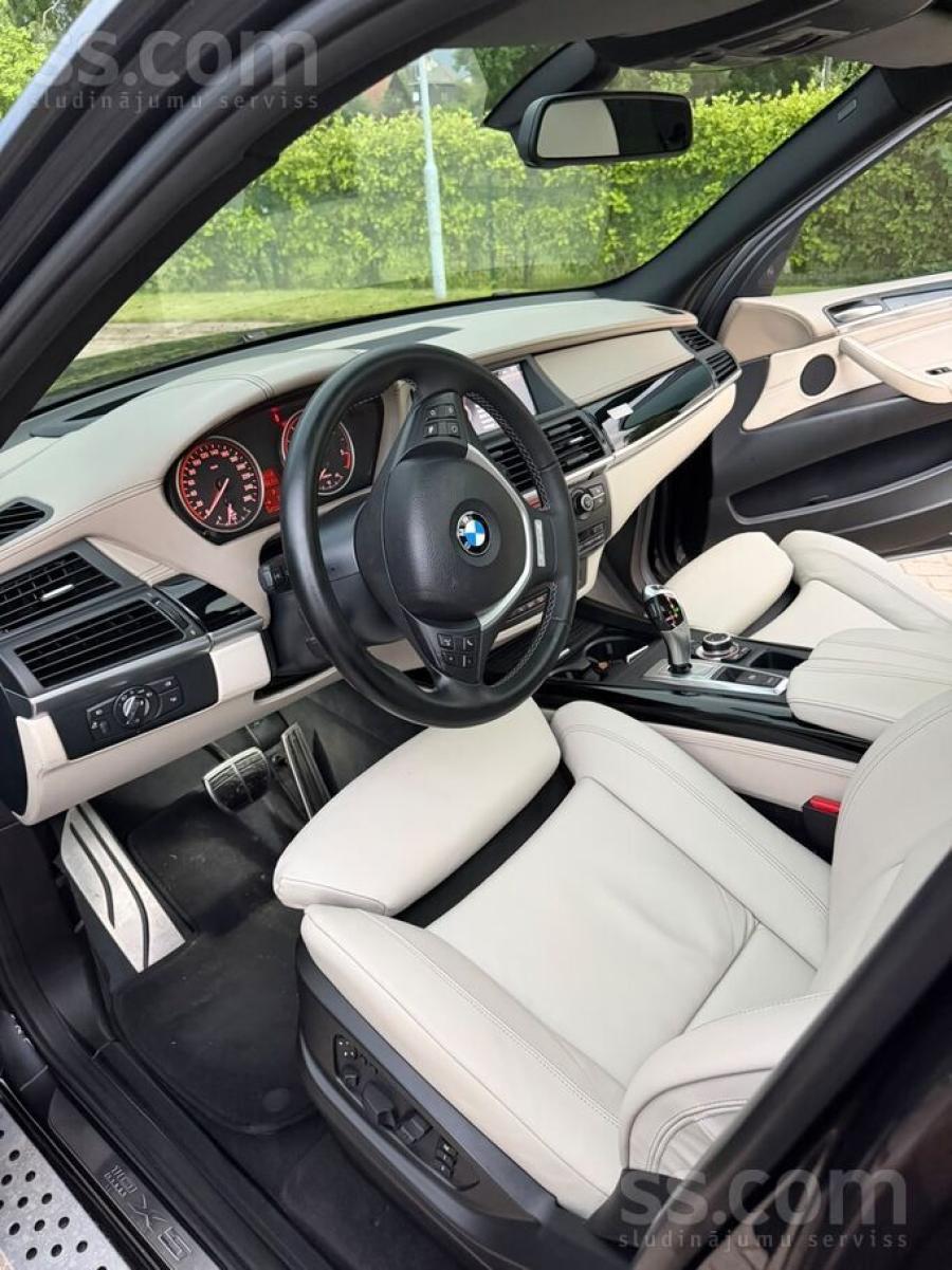 Black BMW X5 2010 in Riga, with an engine capacity of 3.00 L and mileage of 288 thousand km for 10900 €, photo 10 on AUTOMOTO.COM.LV