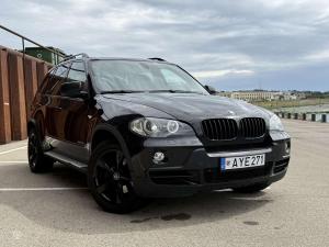 Melns BMW X5 2010 Kauņa, ar dzinēja tilpumu 4.80 L un nobraukumu 389 tūkst. km par 7400 €, foto  vietnē AUTOMOTO.COM.LV