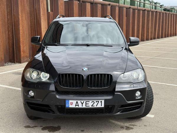 Black BMW X5 2010 in Kaunas, with an engine capacity of 4.80 L and mileage of 389 thousand km for 7400 €, photo 3 on AUTOMOTO.COM.LV